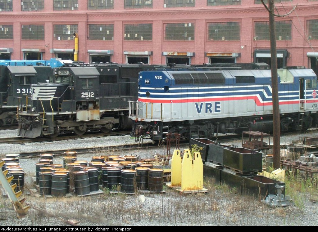 VRE V32 & NS 2512